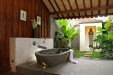These Are The Most Impressive Natural Stone Bathtubs On The Internet ...