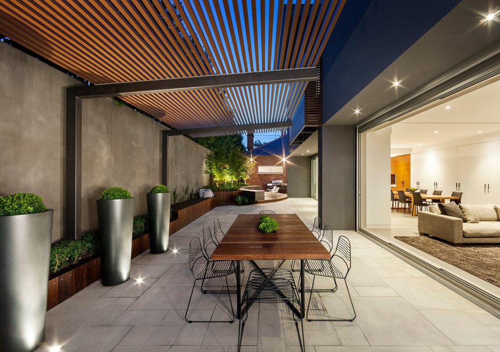 Creating A Seamless Indoor-Outdoor Transition Between Living Spaces ...