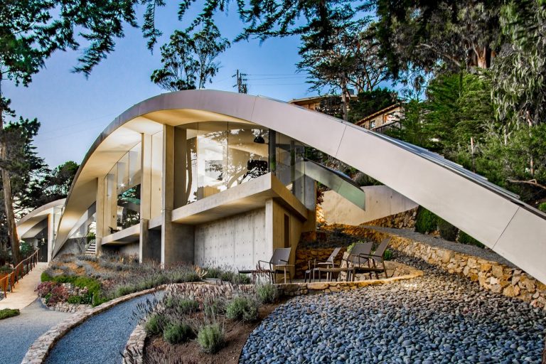 Art Becomes Life In This Incredible Oceanfront House – Adorable ...